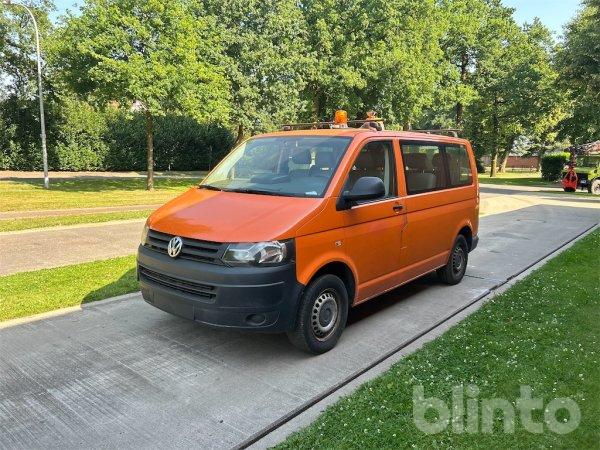 Kleinbus - Volkswagen T5 Bus 2.0 TDI (2013) | Blinto